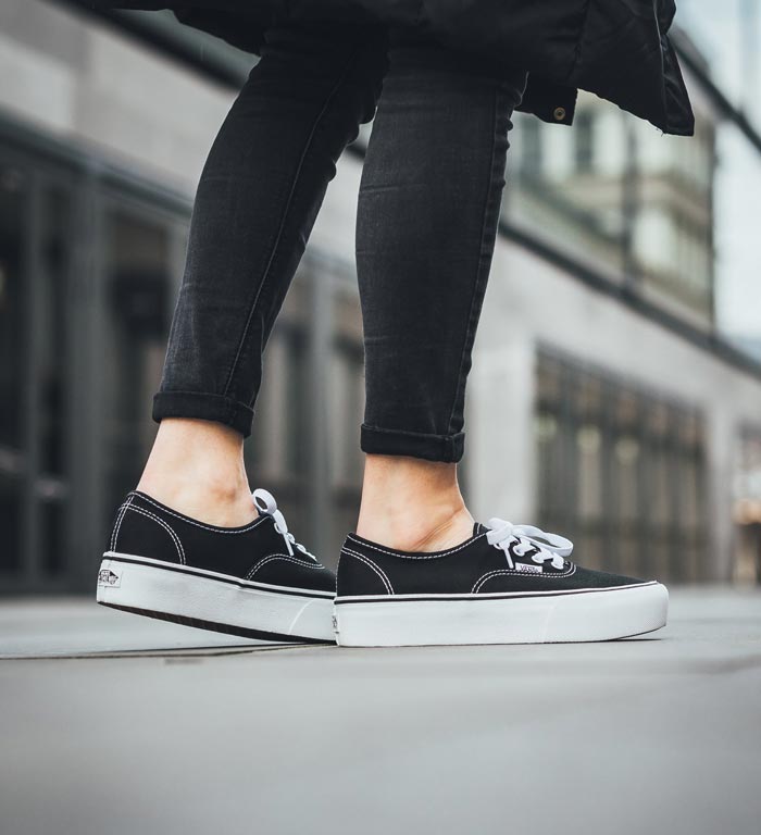 Có điều gì nổi bật ở thiết kế Vans Authentic Stackform?